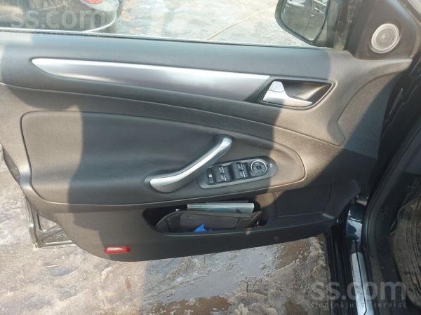 Black Ford Mondeo 2011 in Riga, with an engine capacity of 1.60 L and mileage of 439 thousand km for 1500 €, photo 8 on AUTOMOTO.COM.LV