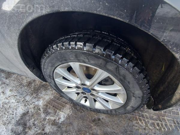 Black Ford Mondeo 2011 in Riga, with an engine capacity of 1.60 L and mileage of 439 thousand km for 1500 €, photo 9 on AUTOMOTO.COM.LV