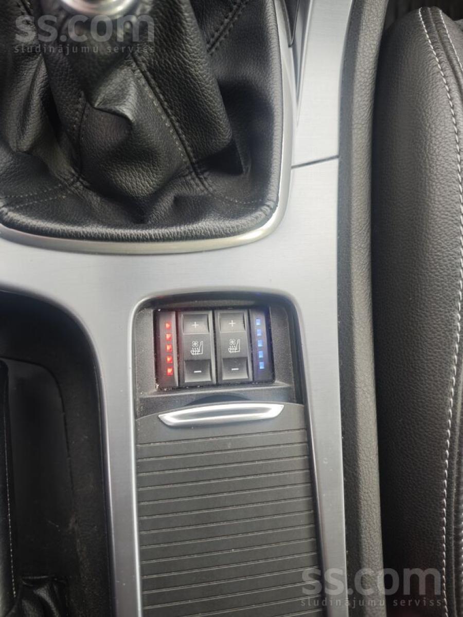 Black Ford Mondeo 2012 in Riga, with an engine capacity of 1.60 L and mileage of 265 thousand km for 4550 €, photo 8 on AUTOMOTO.COM.LV