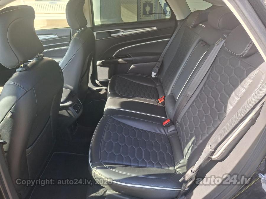 Melns Ford Mondeo 2016 Hāpsalu, ar dzinēja tilpumu 2.00 L un nobraukumu 135 tūkst. km par 10000 €, foto 5 vietnē AUTOMOTO.COM.LV