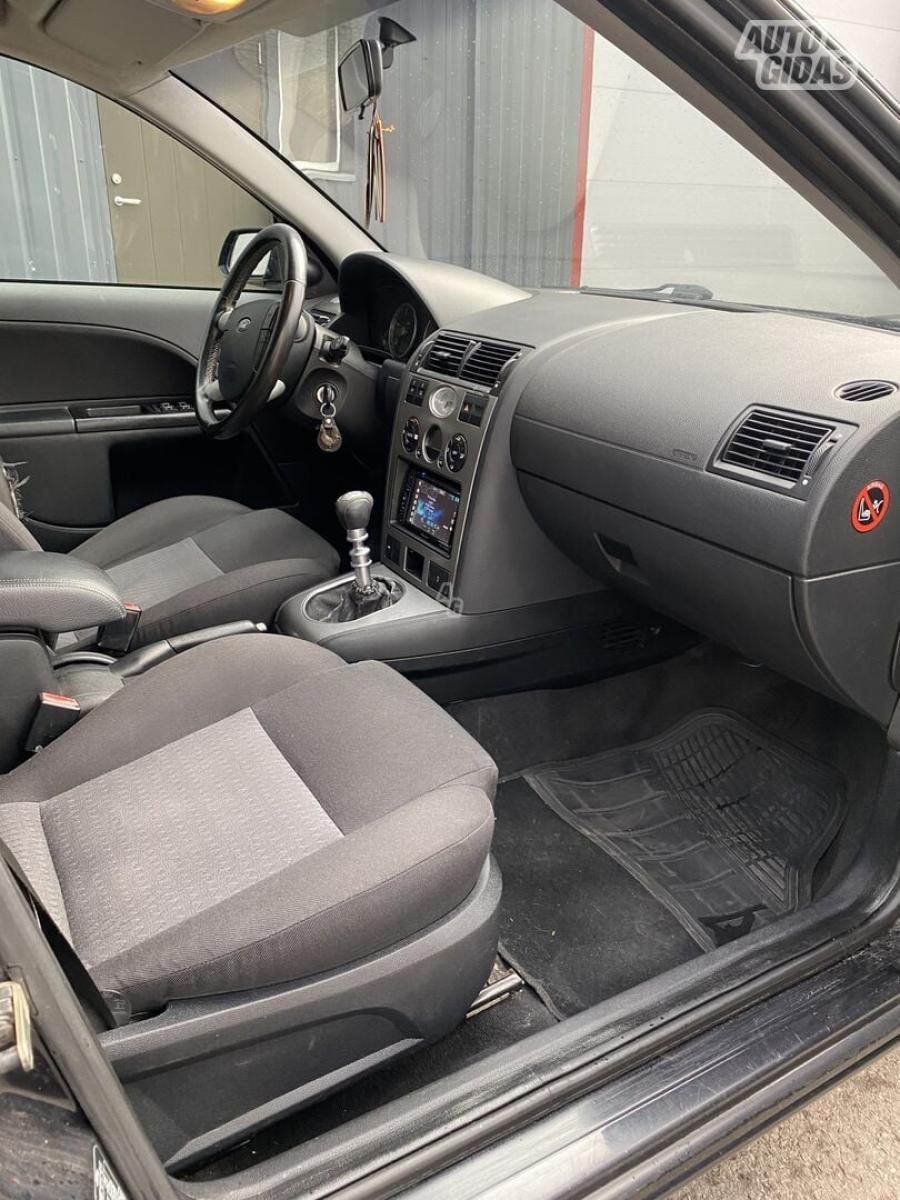 Black Ford Mondeo 2003 in Alytus, with an engine capacity of 2.00 L and mileage of 313 thousand km for 950 €, photo 13 on AUTOMOTO.COM.LV