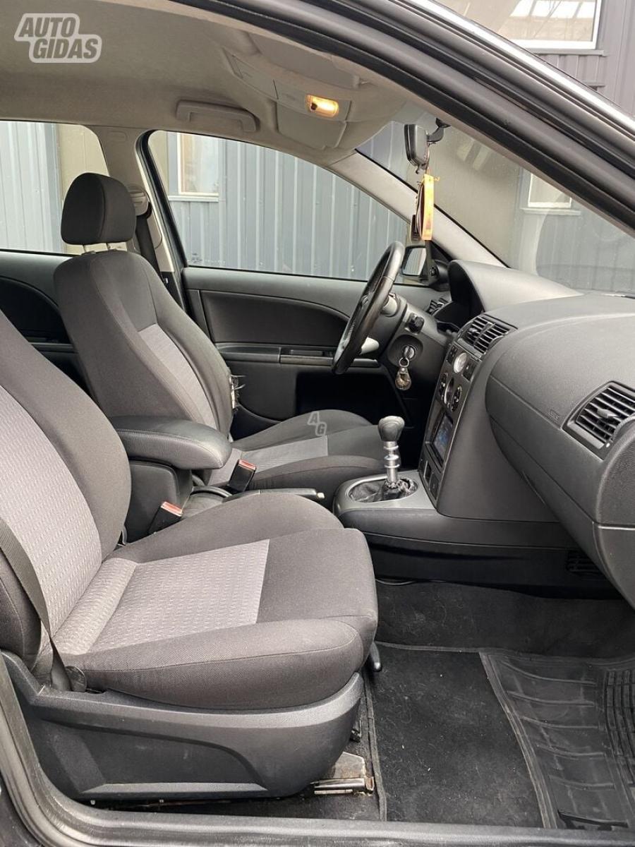 Black Ford Mondeo 2003 in Alytus, with an engine capacity of 2.00 L and mileage of 313 thousand km for 950 €, photo 14 on AUTOMOTO.COM.LV