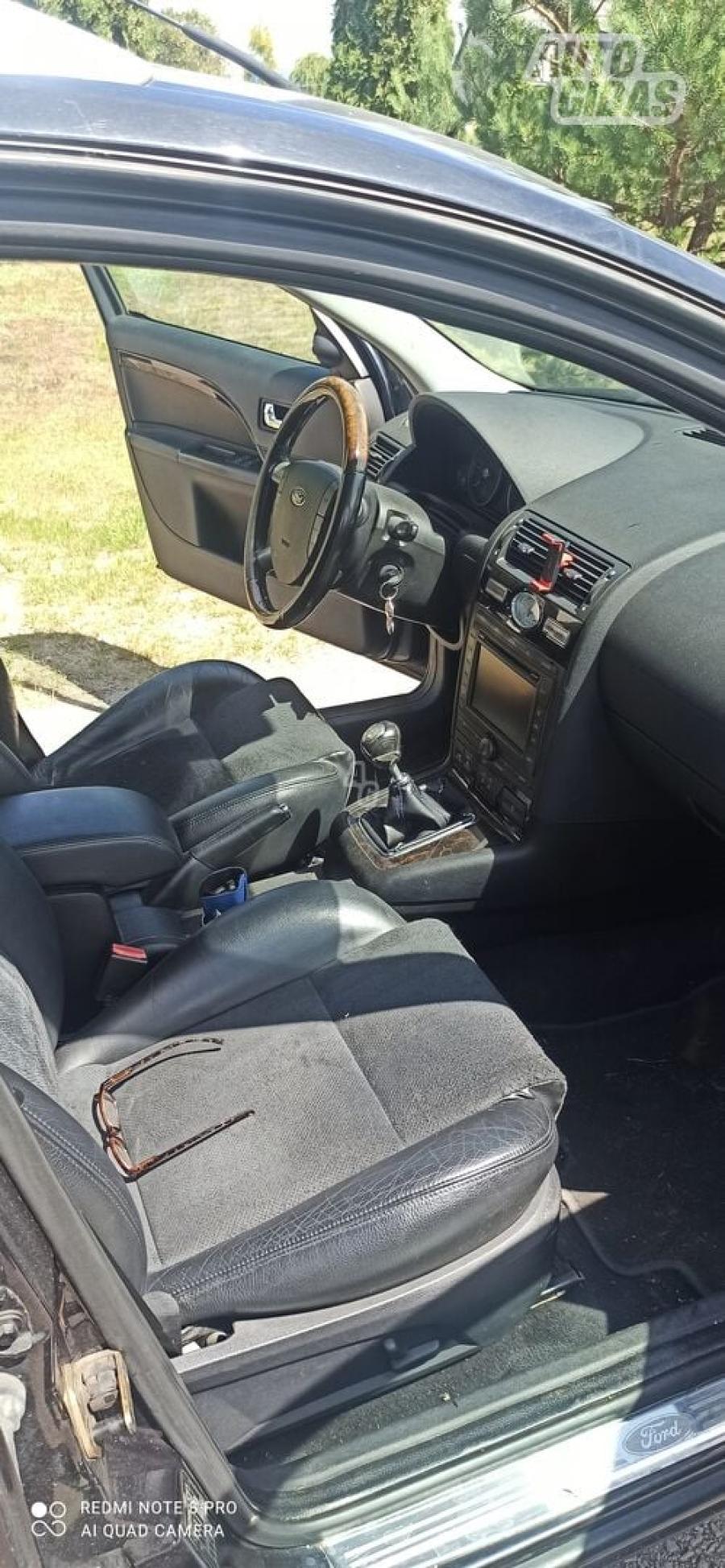 Melns Ford Mondeo 2005 Kauņa, ar dzinēja tilpumu 2.00 L un nobraukumu 298 tūkst. km par 1250 €, foto 4 vietnē AUTOMOTO.COM.LV