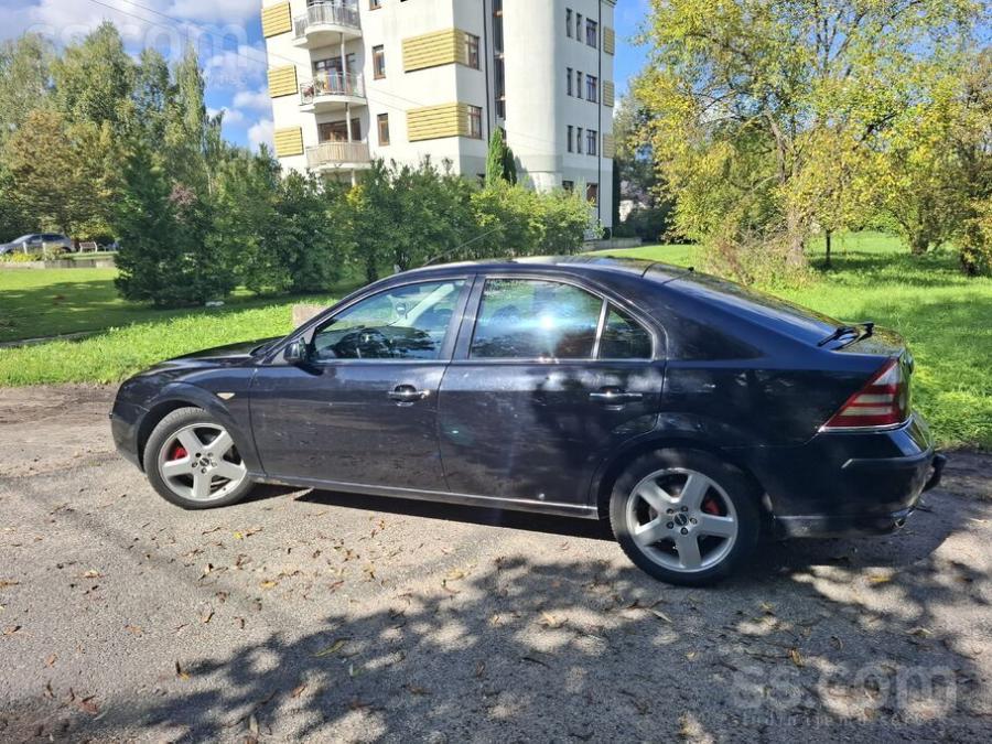 Black Ford Mondeo 2006 in Riga, with an engine capacity of 2.00 L and mileage of 208 thousand km for 1200 €, photo 4 on AUTOMOTO.COM.LV