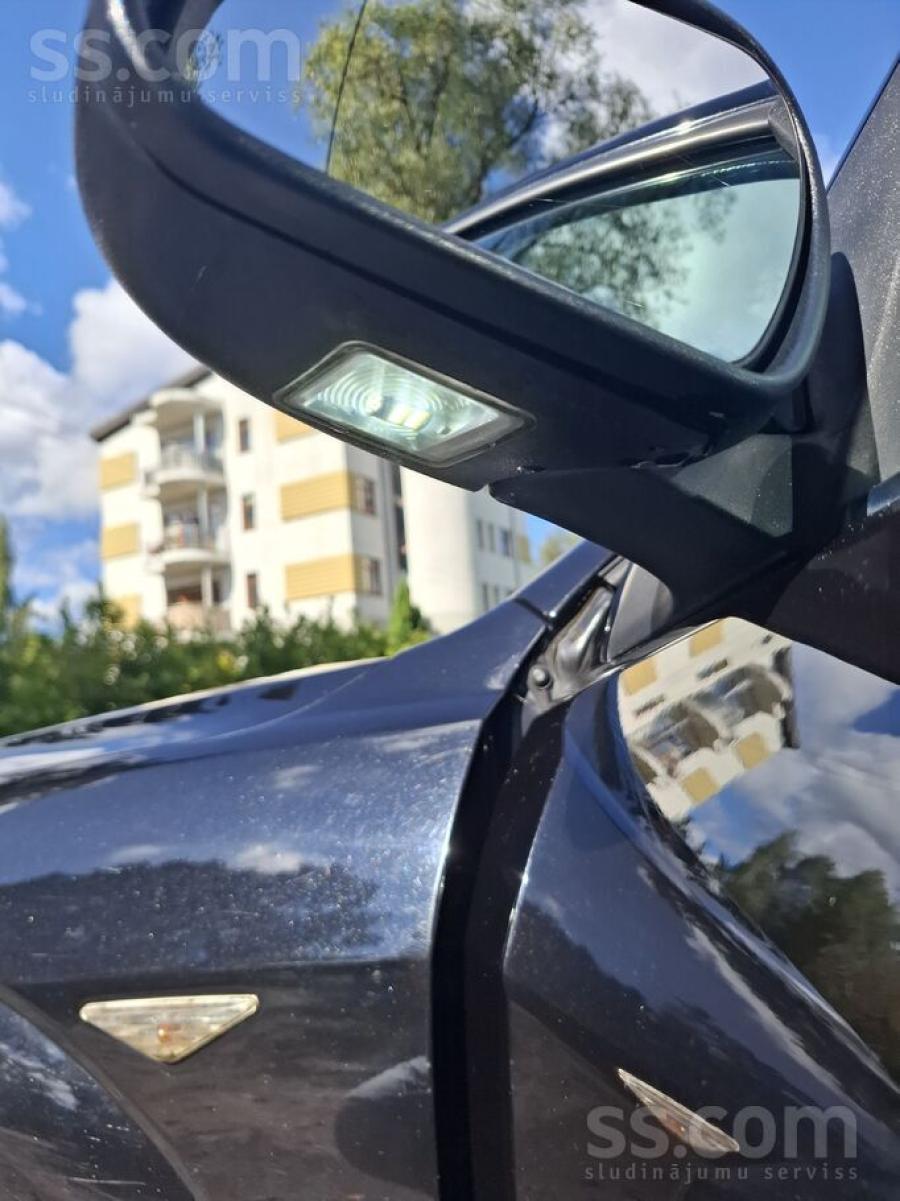 Black Ford Mondeo 2006 in Riga, with an engine capacity of 2.00 L and mileage of 208 thousand km for 1200 €, photo 7 on AUTOMOTO.COM.LV