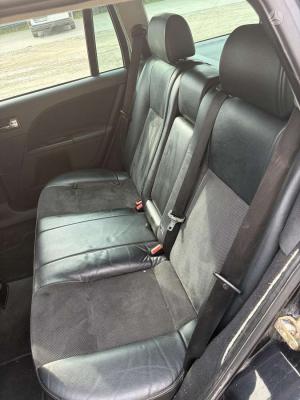 Black Ford Mondeo 2006 in Vilnius, with an engine capacity of 2.00 L and mileage of 402 thousand km for 700 €, photo 10 on AUTOMOTO.COM.LV