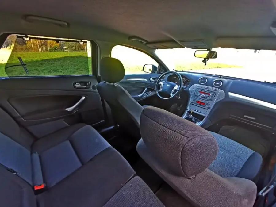 Black Ford Mondeo 2007 in Riga, with an engine capacity of 1.80 L and mileage of 245 thousand km for 2990 €, photo 6 on AUTOMOTO.COM.LV