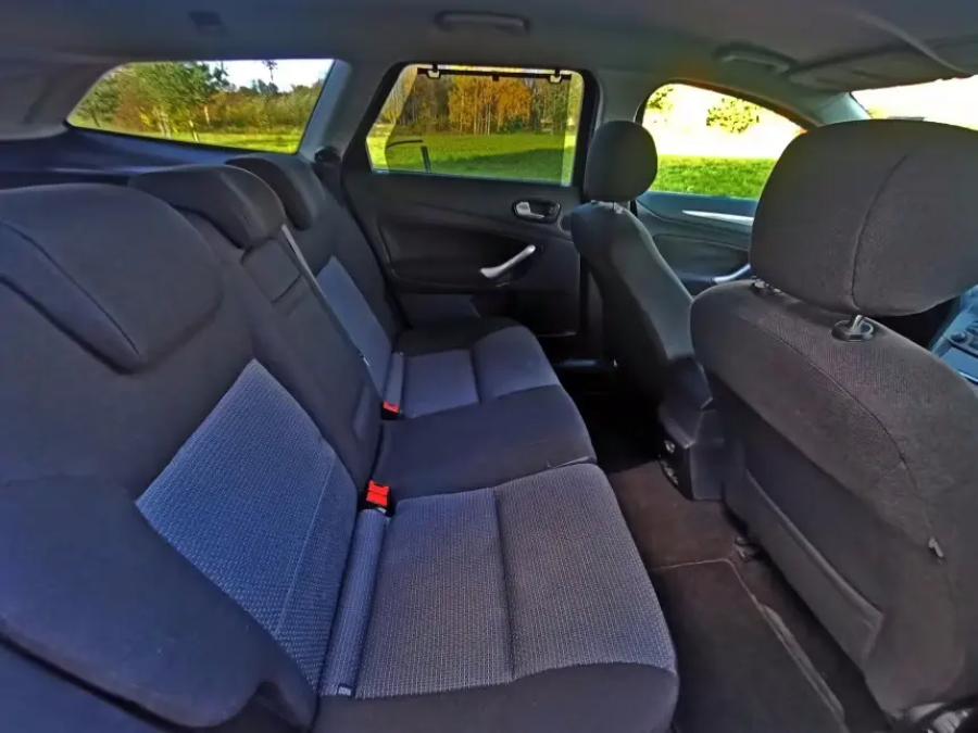 Black Ford Mondeo 2007 in Riga, with an engine capacity of 1.80 L and mileage of 245 thousand km for 2990 €, photo 8 on AUTOMOTO.COM.LV