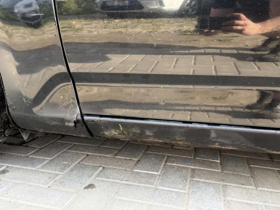 Black Ford Mondeo 2007 in Vilnius, with an engine capacity of 2.00 L and mileage of 450 thousand km for 690 €, photo 9 on AUTOMOTO.COM.LV