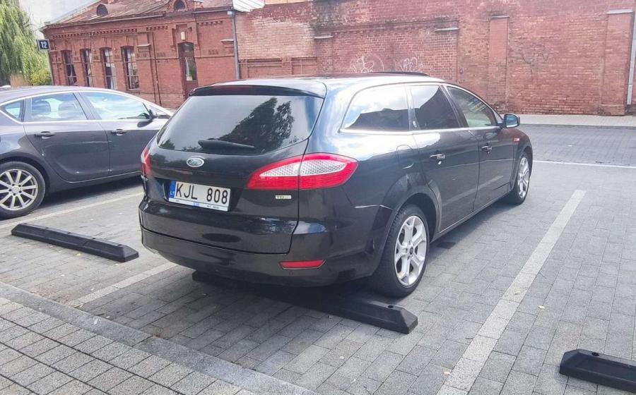 Black Ford Mondeo 2008 in Panevezys, with an engine capacity of 1.75 L and mileage of 290 thousand km for 2400 €, photo 16 on AUTOMOTO.COM.LV