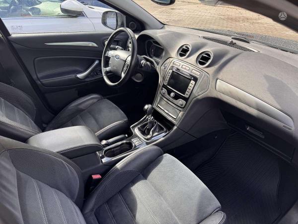 Ford Mondeo 2008 in Kaunas on AUTOMOTO.COM.LV Black Ford Mondeo 2008 in Kaunas, with an engine capacity of 2.00 L and mileage of 406 thousand km for 1900 €, photo 9 on AUTOMOTO.COM.LV
