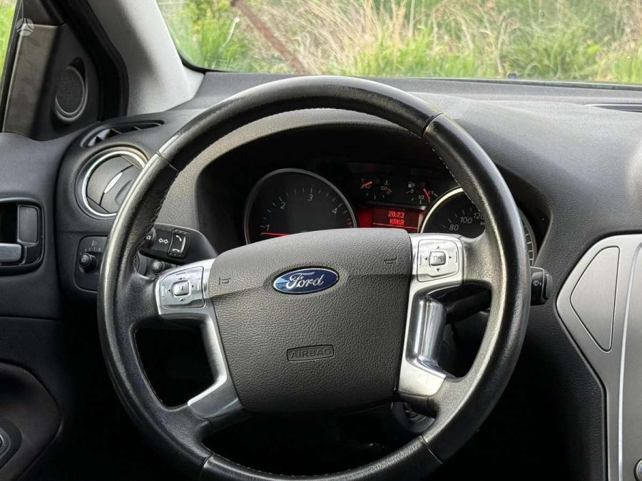 Black Ford Mondeo 2009 in Kaunas, with an engine capacity of 2.00 L and mileage of 260 thousand km for 2100 €, photo 17 on AUTOMOTO.COM.LV