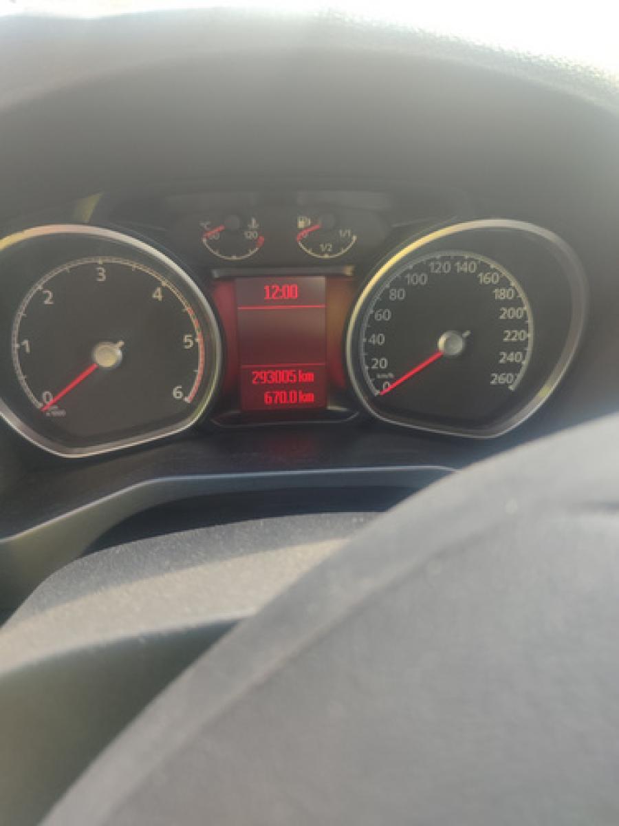Black Ford Mondeo 2009 in Parnu, with an engine capacity of 2.00 L and mileage of 293 thousand km for 3300 €, photo 7 on AUTOMOTO.COM.LV