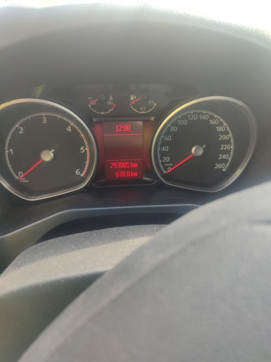 Black Ford Mondeo 2009 in Parnu, with an engine capacity of 2.00 L and mileage of 293 thousand km for 3300 €, photo 13 on AUTOMOTO.COM.LV