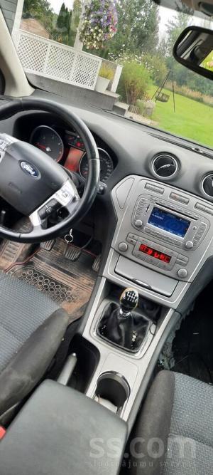 Black Ford Mondeo 2009 in Jelgava, with an engine capacity of 1.80 L and mileage of 444 thousand km for 400 €, photo 5 on AUTOMOTO.COM.LV
