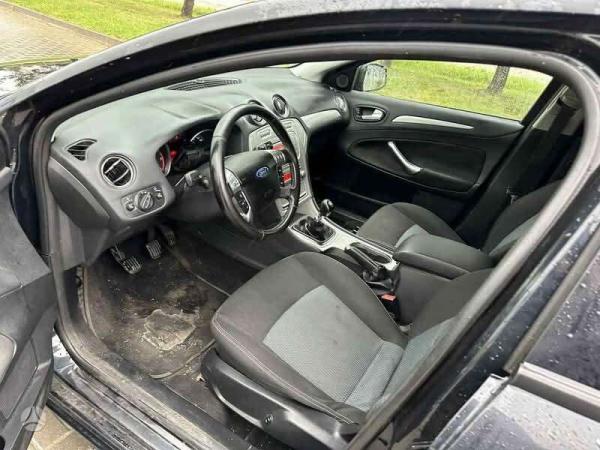 Black Ford Mondeo 2010 in Kelme, with an engine capacity of 1.80 L and mileage of 270 thousand km for 1499 €, photo 6 on AUTOMOTO.COM.LV