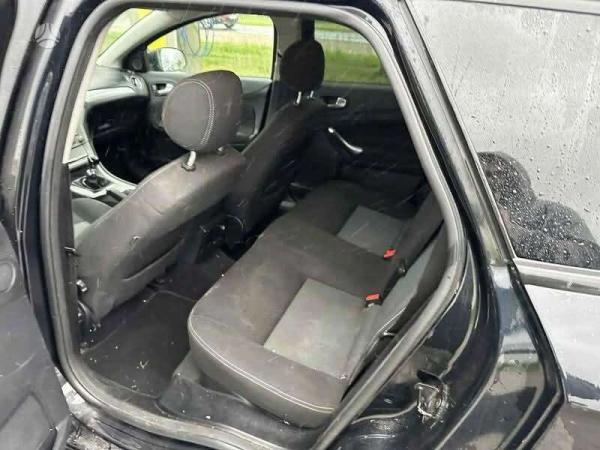 Black Ford Mondeo 2010 in Kelme, with an engine capacity of 1.80 L and mileage of 270 thousand km for 1499 €, photo 7 on AUTOMOTO.COM.LV