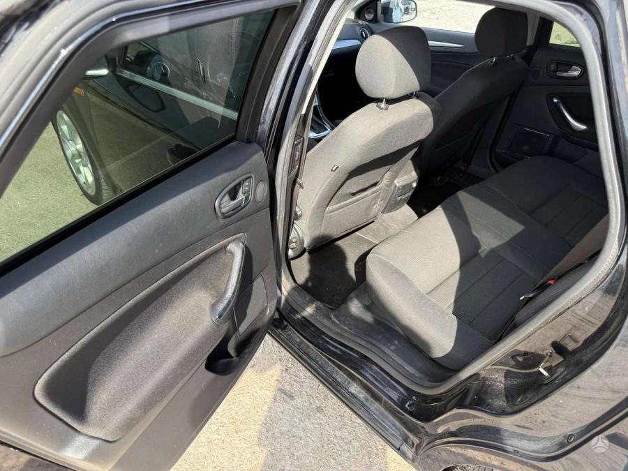 Melns Ford Mondeo 2010 Mažeikiai, ar dzinēja tilpumu 2.00 L un nobraukumu 363 tūkst. km par 2000 €, foto 18 vietnē AUTOMOTO.COM.LV