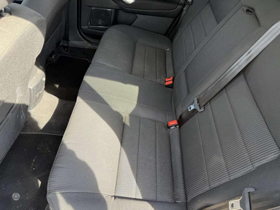 Melns Ford Mondeo 2010 Mažeikiai, ar dzinēja tilpumu 2.00 L un nobraukumu 363 tūkst. km par 2000 €, foto 19 vietnē AUTOMOTO.COM.LV