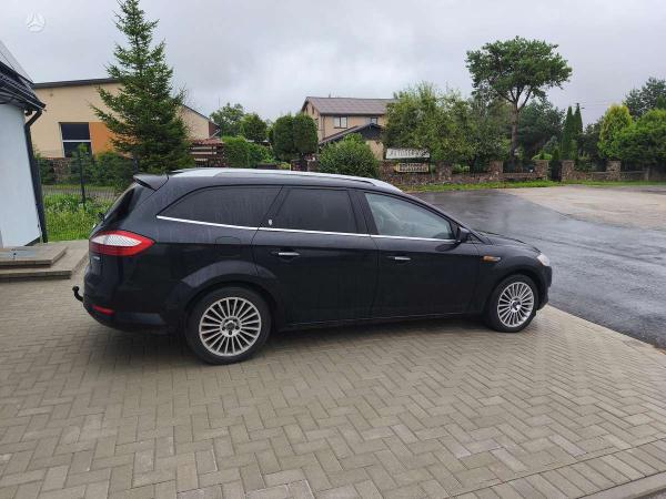 Ford Mondeo 2010 in Vilnius on AUTOMOTO.COM.LV Black Ford Mondeo 2010 in Vilnius, with an engine capacity of 1.75 L and mileage of 293 thousand km for 2150 €, photo 4 on AUTOMOTO.COM.LV