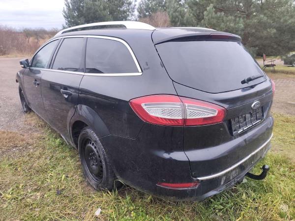 Black Ford Mondeo 2011 in Siauliai, with an engine capacity of 2.20 L and mileage of 300 thousand km for 1111 €, photo 11 on AUTOMOTO.COM.LV