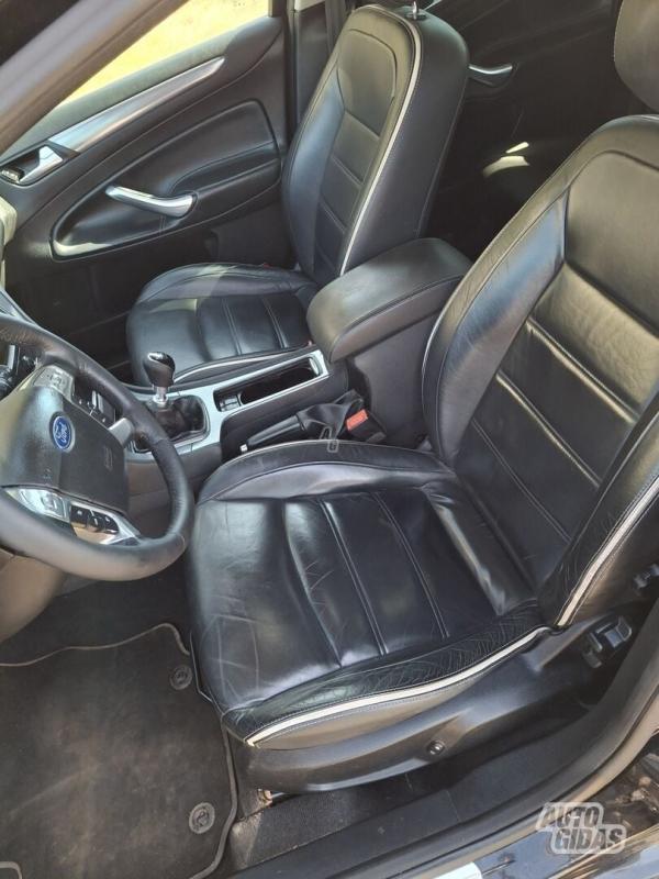 Black Ford Mondeo 2011 in Pakruojis, with an engine capacity of 2.00 L and mileage of 280 thousand km for 2600 €, photo 9 on AUTOMOTO.COM.LV