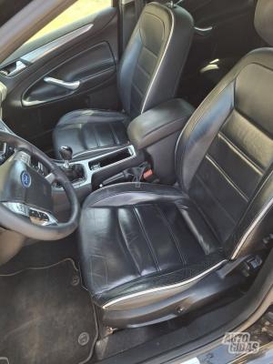 Black Ford Mondeo 2011 in Pakruojis, with an engine capacity of 2.00 L and mileage of 280 thousand km for 2600 €, photo 10 on AUTOMOTO.COM.LV