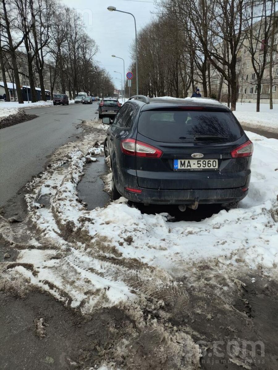 Melns Ford Mondeo 2011 Rīga, ar dzinēja tilpumu 2.00 L un nobraukumu 324 tūkst. km par 1800 €, foto 3 vietnē AUTOMOTO.COM.LV