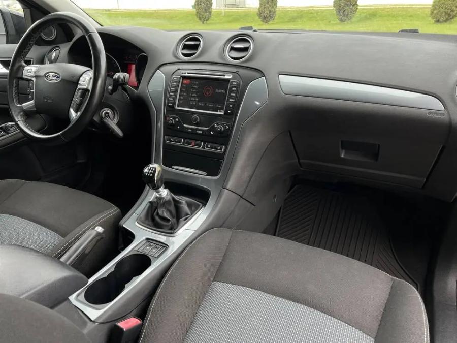 Melns Ford Mondeo 2011 Jēkabpils, ar dzinēja tilpumu 2.00 L un nobraukumu 288 tūkst. km par 4100 €, foto 13 vietnē AUTOMOTO.COM.LV