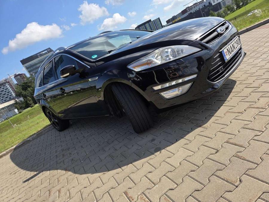Black Ford Mondeo 2011 in Vilnius, with an engine capacity of 2.18 L and mileage of 301 thousand km for 4000 €, photo 1 on AUTOMOTO.COM.LV