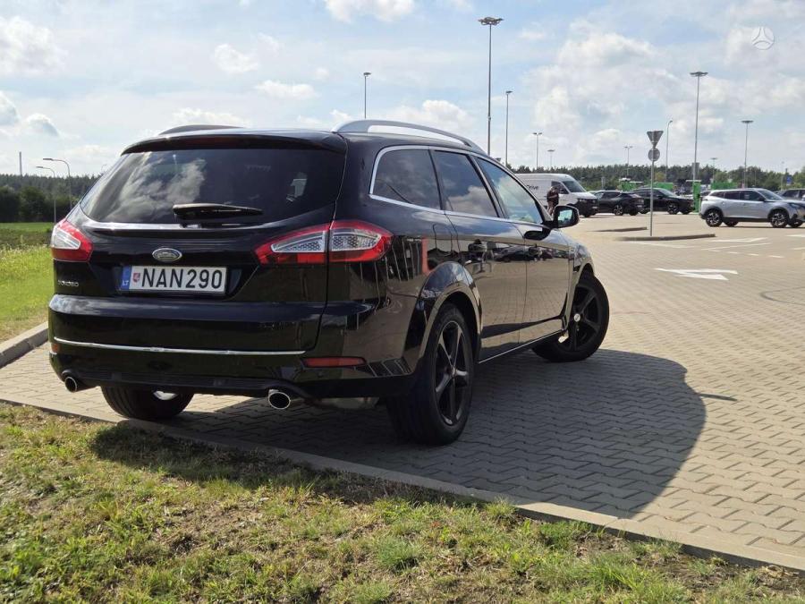 Black Ford Mondeo 2011 in Vilnius, with an engine capacity of 2.18 L and mileage of 301 thousand km for 4000 €, photo 8 on AUTOMOTO.COM.LV