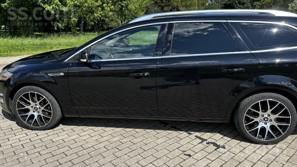 Black Ford Mondeo 2011 in Tukums, with an engine capacity of 2.20 L and mileage of 370 thousand km for 3999 €, photo 4 on AUTOMOTO.COM.LV