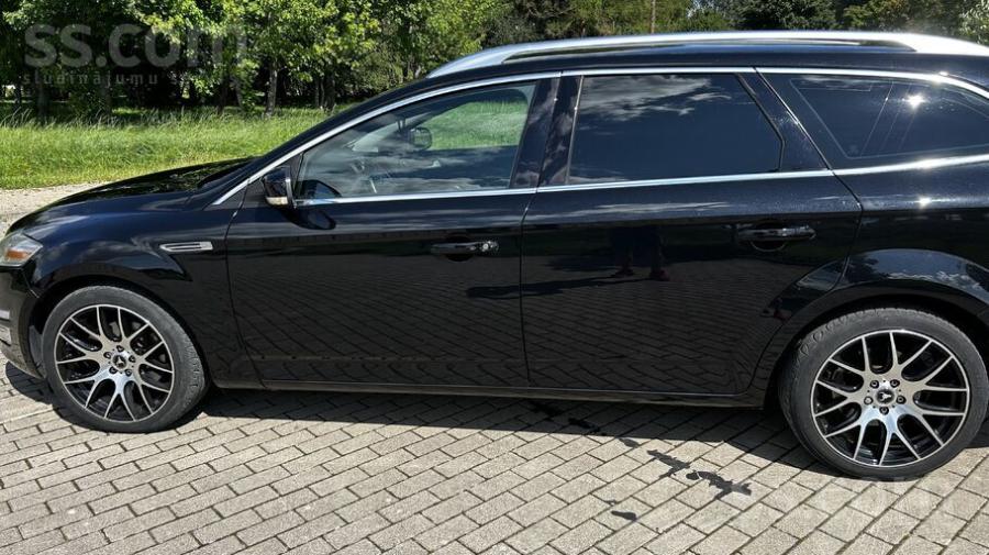 Black Ford Mondeo 2011 in Tukums, with an engine capacity of 2.20 L and mileage of 370 thousand km for 3999 €, photo 4 on AUTOMOTO.COM.LV