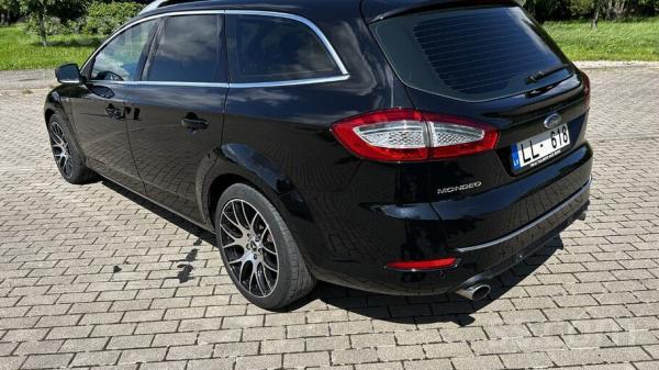 Black Ford Mondeo 2011 in Tukums, with an engine capacity of 2.20 L and mileage of 370 thousand km for 3999 €, photo 5 on AUTOMOTO.COM.LV