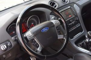 Black Ford Mondeo 2012 in Vilnius, with an engine capacity of 2.00 L and mileage of 291 thousand km for 3950 €, photo 12 on AUTOMOTO.COM.LV