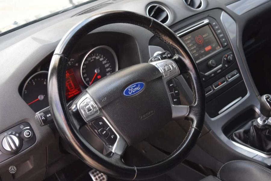 Black Ford Mondeo 2012 in Vilnius, with an engine capacity of 2.00 L and mileage of 291 thousand km for 3950 €, photo 12 on AUTOMOTO.COM.LV