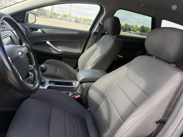 Black Ford Mondeo 2012 in Marijampole, with an engine capacity of 2.00 L and mileage of 289 thousand km for 3250 €, photo 10 on AUTOMOTO.COM.LV