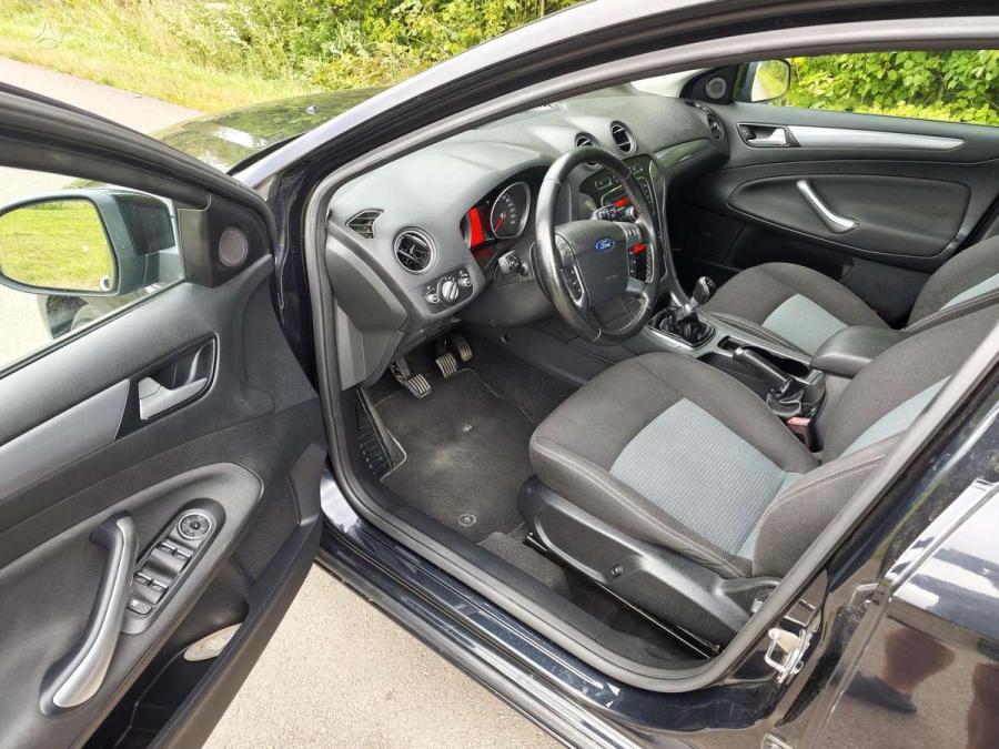 Black Ford Mondeo 2013 in Alytus, with an engine capacity of 1.60 L and mileage of 261 thousand km for 3450 €, photo 13 on AUTOMOTO.COM.LV