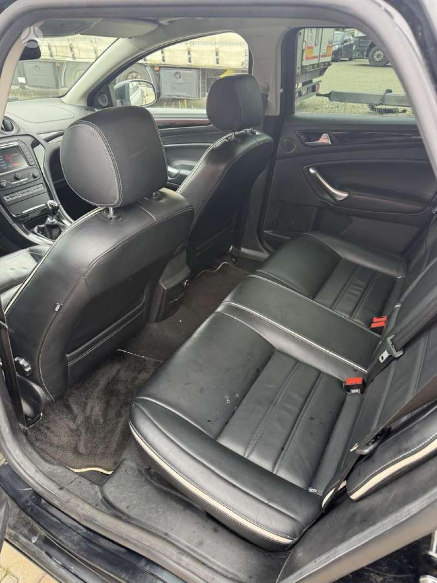 Black Ford Mondeo 2013 in Kaunas, with an engine capacity of 1.60 L and mileage of 223 thousand km for 3750 €, photo 12 on AUTOMOTO.COM.LV