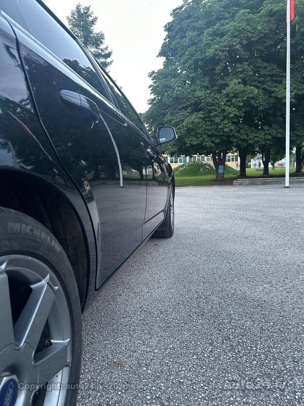 Black Ford Mondeo 2014 in Tartu, with an engine capacity of 2.00 L and mileage of 275 thousand km for 3850 €, photo 9 on AUTOMOTO.COM.LV