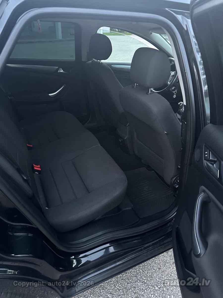 Black Ford Mondeo 2014 in Tartu, with an engine capacity of 2.00 L and mileage of 275 thousand km for 3850 €, photo 13 on AUTOMOTO.COM.LV