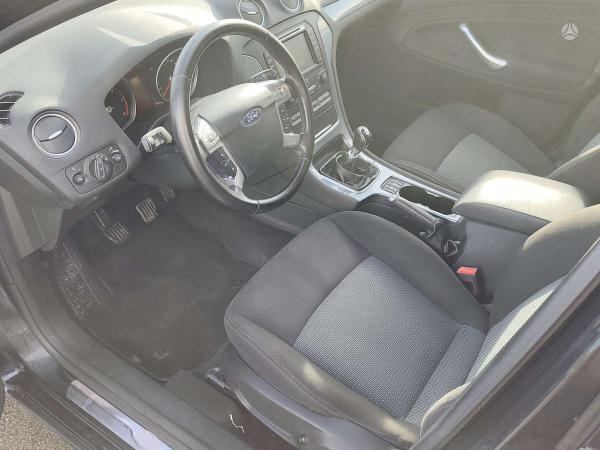 Ford Mondeo 2014 in Kaunas on AUTOMOTO.COM.LV Black Ford Mondeo 2014 in Kaunas, with an engine capacity of 1.56 L and mileage of 292 thousand km for 3699 €, photo 10 on AUTOMOTO.COM.LV