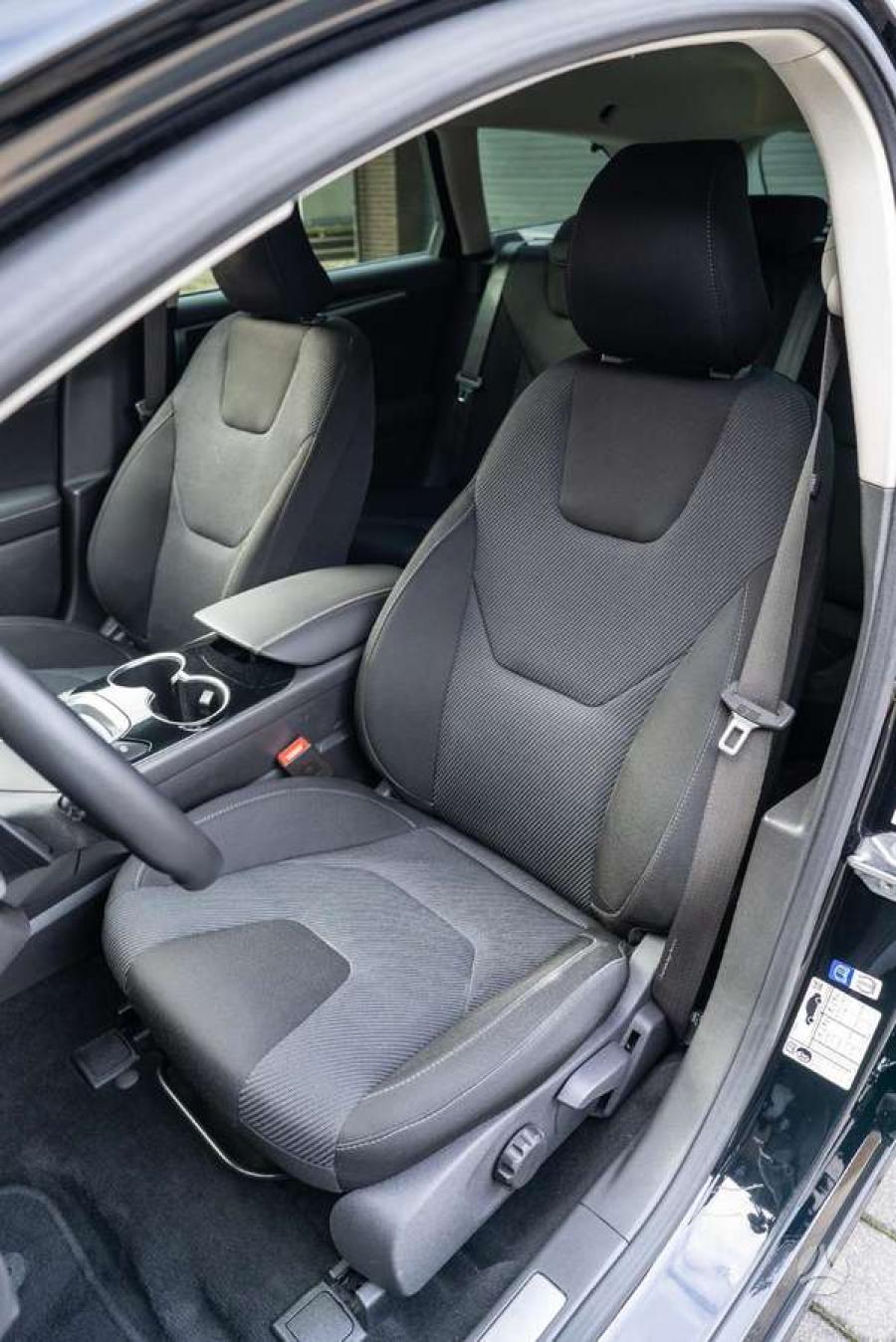 Melns Ford Mondeo 2015 Marijampole, ar dzinēja tilpumu 2.00 L un nobraukumu 264 tūkst. km par 8450 €, foto 26 vietnē AUTOMOTO.COM.LV