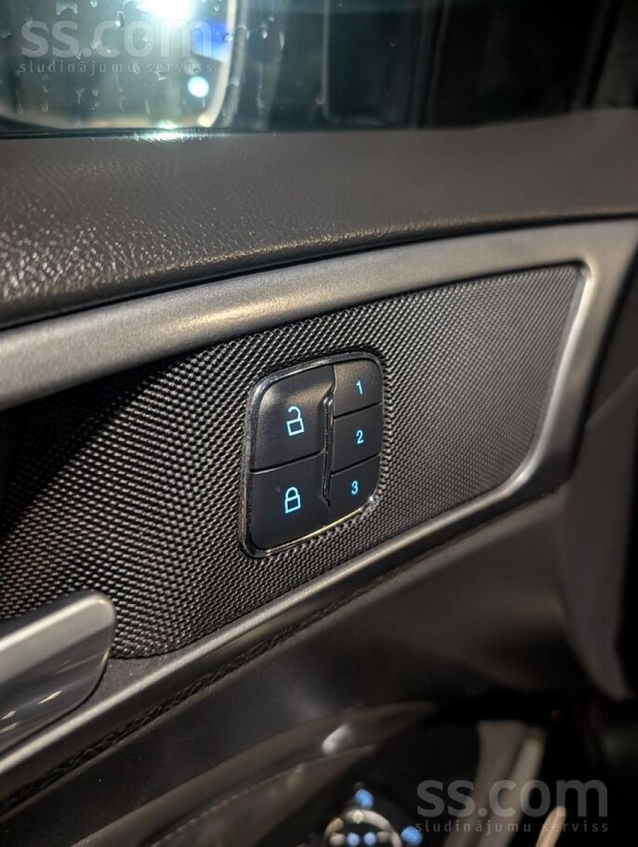 Black Ford Mondeo 2015 in Cesis, with an engine capacity of 2.00 L and mileage of 380 thousand km for 7255 €, photo 18 on AUTOMOTO.COM.LV