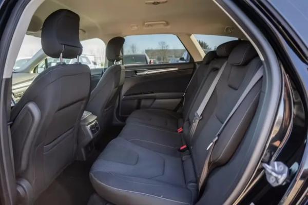 Black Ford Mondeo 2015 in Liepaja, with an engine capacity of 1.60 L and mileage of 279 thousand km for 10500 €, photo 9 on AUTOMOTO.COM.LV