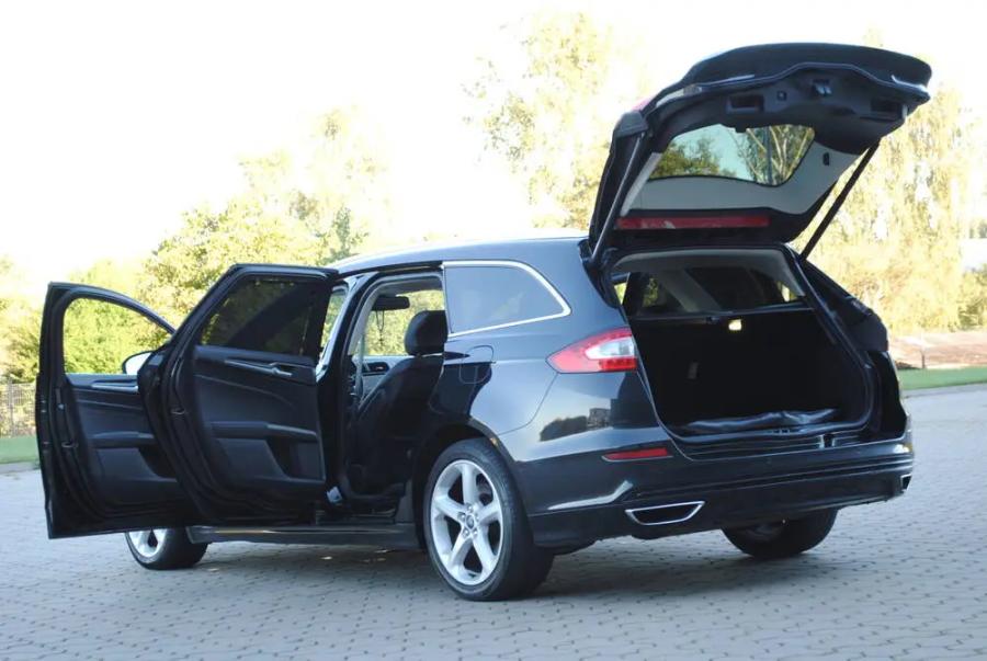 Black Ford Mondeo 2015 in Riga, with an engine capacity of 2.00 L and mileage of 240 thousand km for 8990 €, photo 10 on AUTOMOTO.COM.LV
