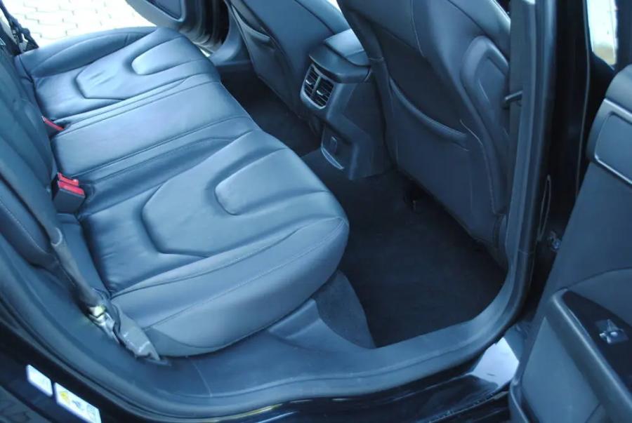 Black Ford Mondeo 2015 in Riga, with an engine capacity of 2.00 L and mileage of 240 thousand km for 8990 €, photo 12 on AUTOMOTO.COM.LV