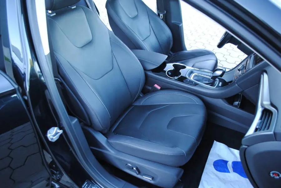 Black Ford Mondeo 2015 in Riga, with an engine capacity of 2.00 L and mileage of 240 thousand km for 8990 €, photo 14 on AUTOMOTO.COM.LV
