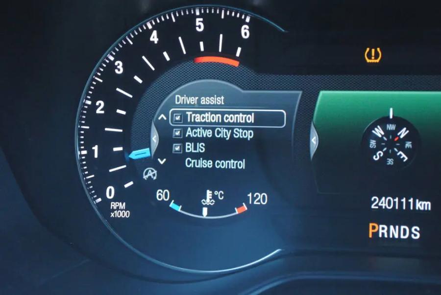 Black Ford Mondeo 2015 in Riga, with an engine capacity of 2.00 L and mileage of 240 thousand km for 8990 €, photo 25 on AUTOMOTO.COM.LV