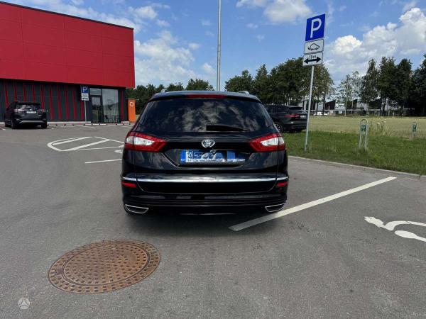 Black Ford Mondeo 2015 in Vilnius, with an engine capacity of 2.00 L and mileage of 227 thousand km for 8000 €, photo 8 on AUTOMOTO.COM.LV